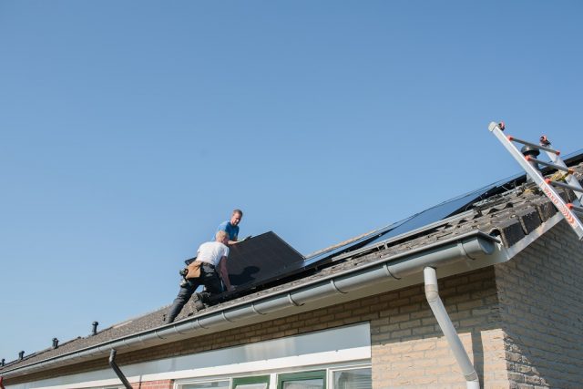 montage zonnepanelen — Zonnepanelen-info.nl